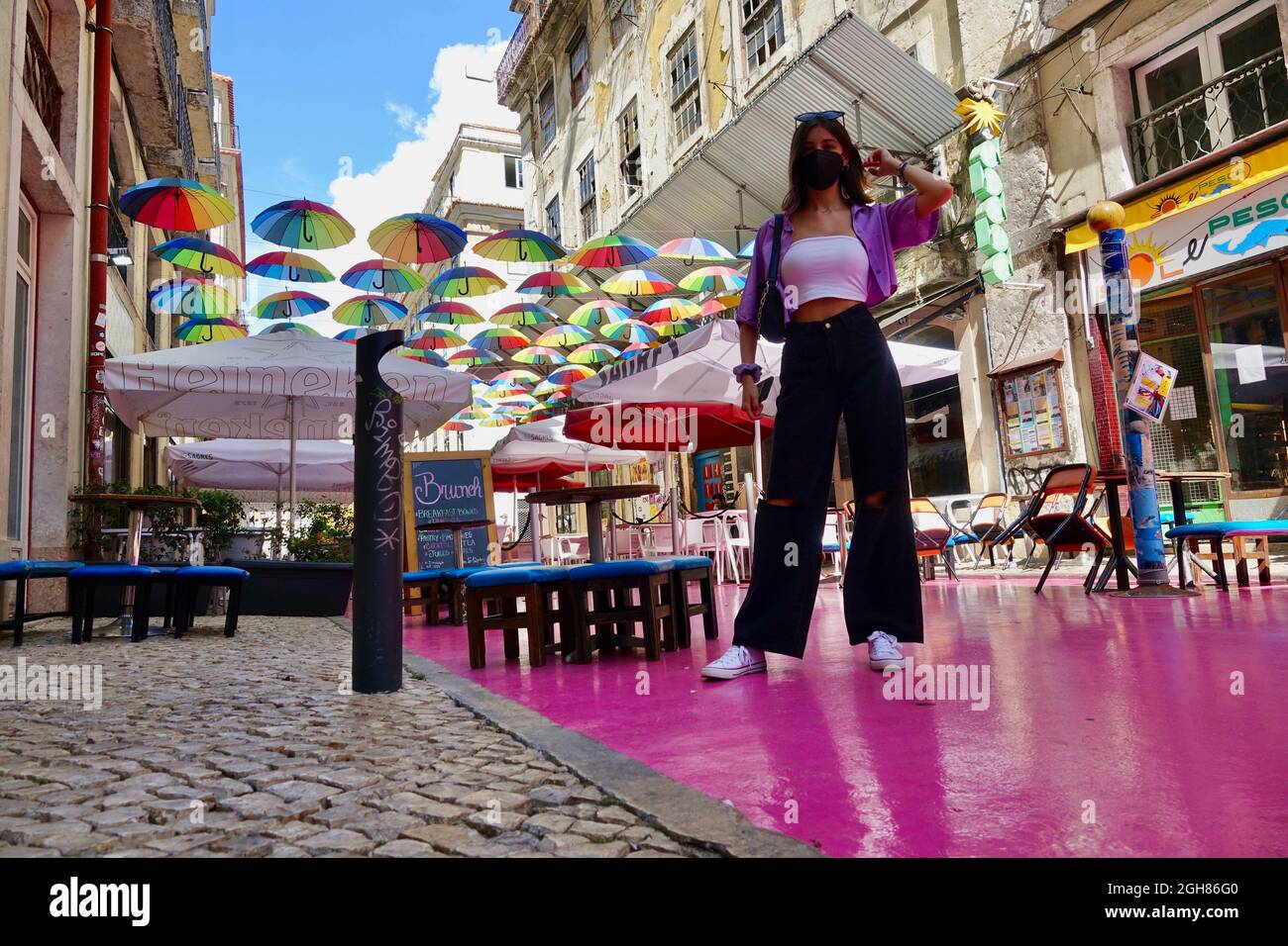 Lisbonne, Portugal; septembre-01, 2021: Vue sur la rue rose de Lisbonne ...