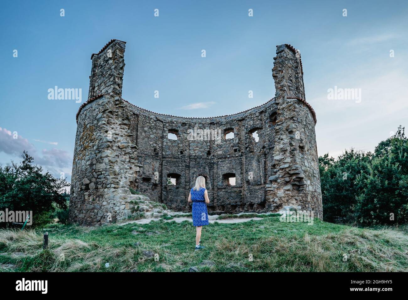 Ancien moulin à vent rural Pricely construit au XVIIIe siècle ...