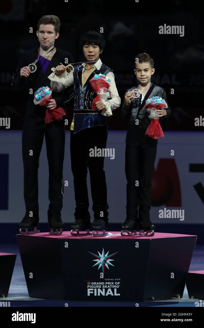 Médaillés juniors masculins sur le podium ( de gauche à droite ), médaillé d'argent Andrei ...
