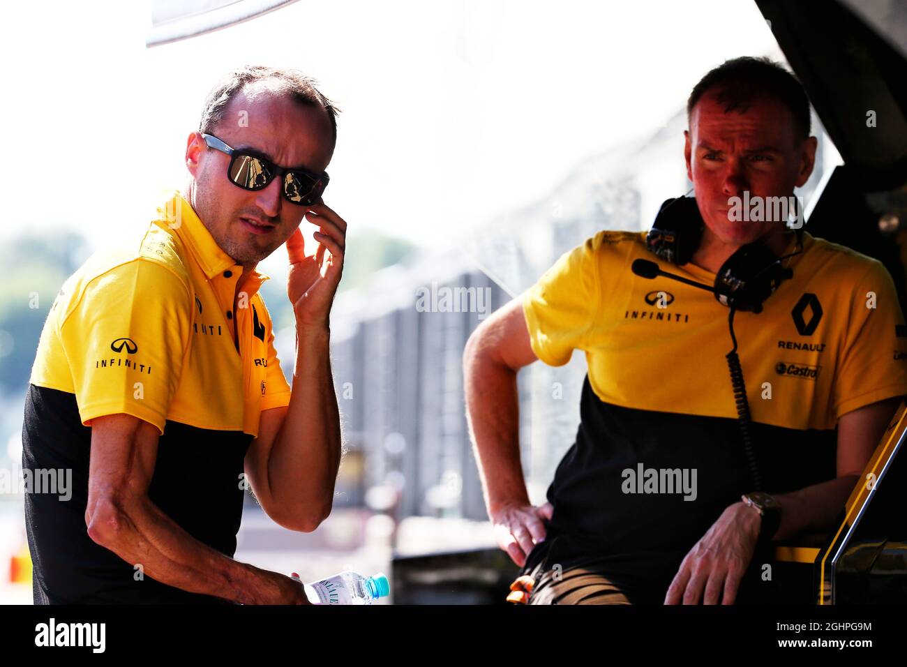Renault sport f1 team pit portique alan permane Banque de photographies ...