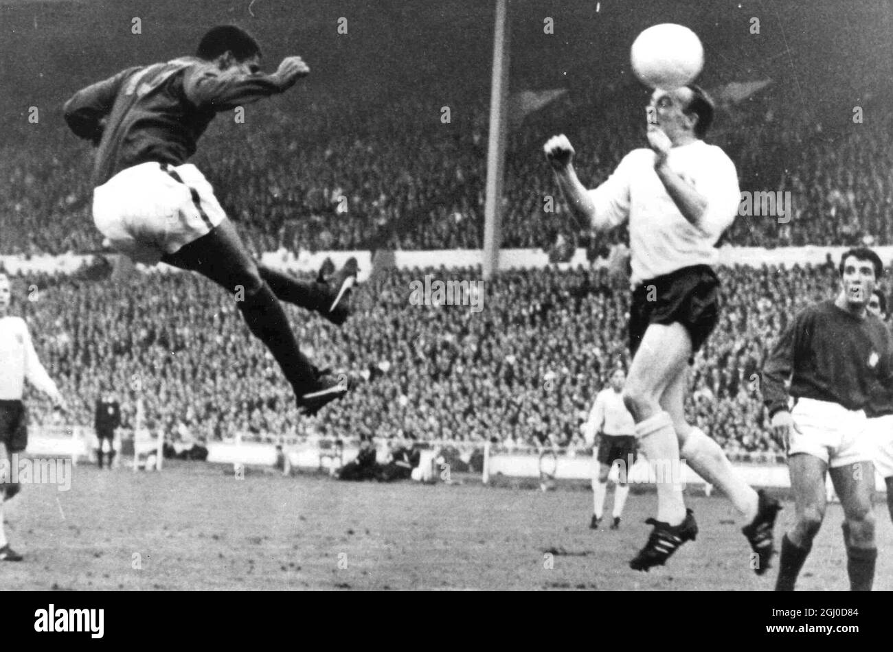 World cup england 1966 portugal Banque de photographies et d’images à ...