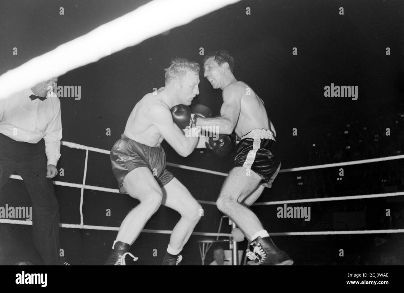 BOXER TONY MANCINI / ALBERT CARROLL BOXE À WEMBLEY - 6 JUILLET 1960 ...