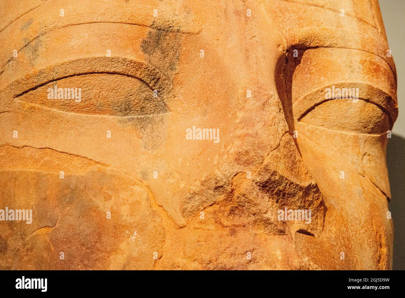 Haute Égypte, Louxor, Musée de Louxor. Détails de la tête d'une statue ...