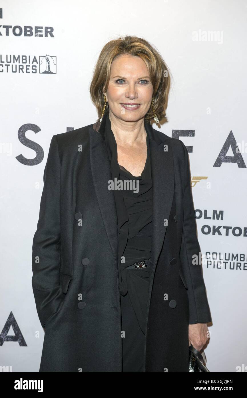 STOCKHOLM 20121024 Maud Adams, ancienne fille de Bond, arrive pour la ...