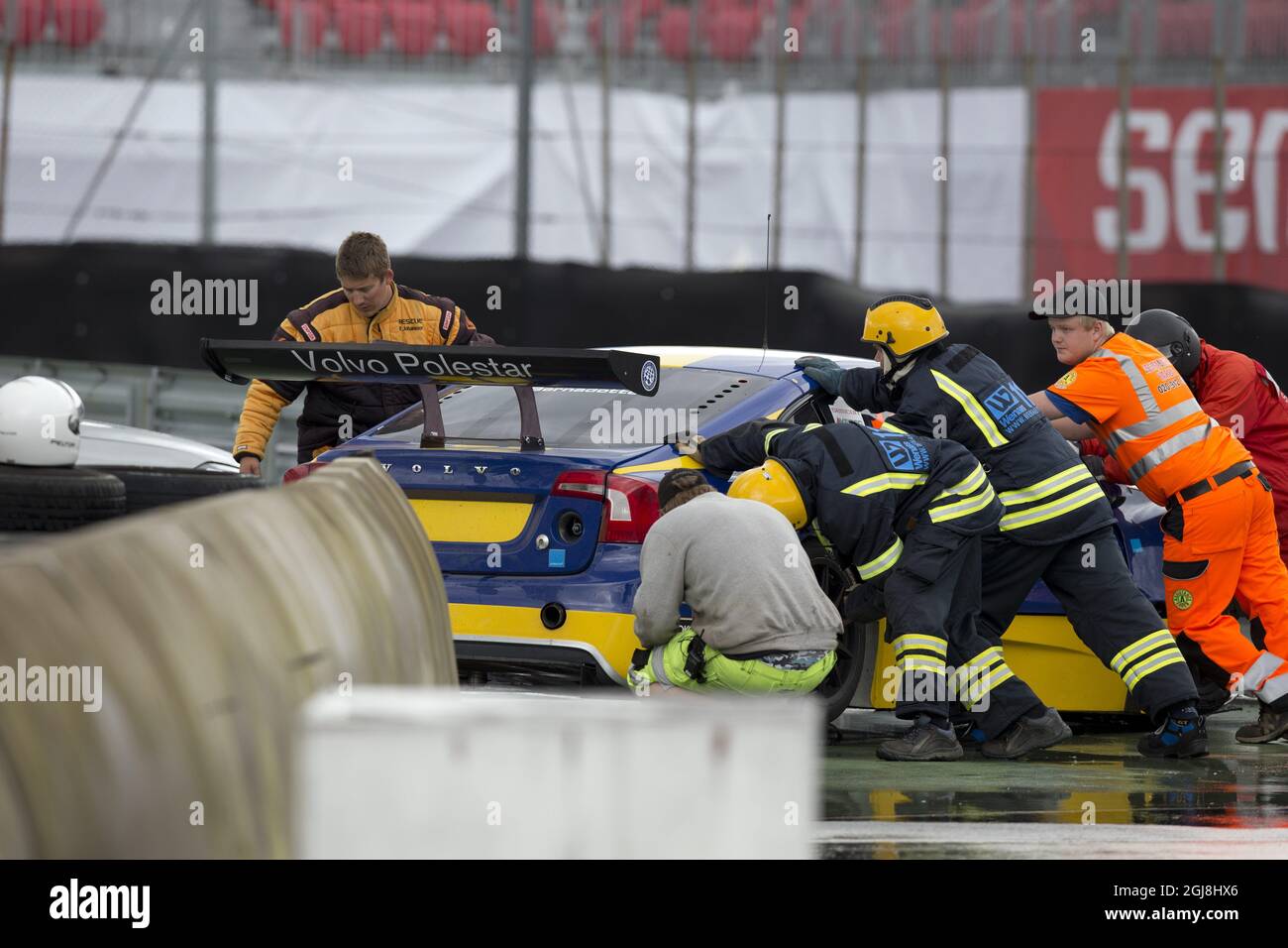 GOTEBORG 2014-06-06 la voiture du prince Carl Philip est prise en ...
