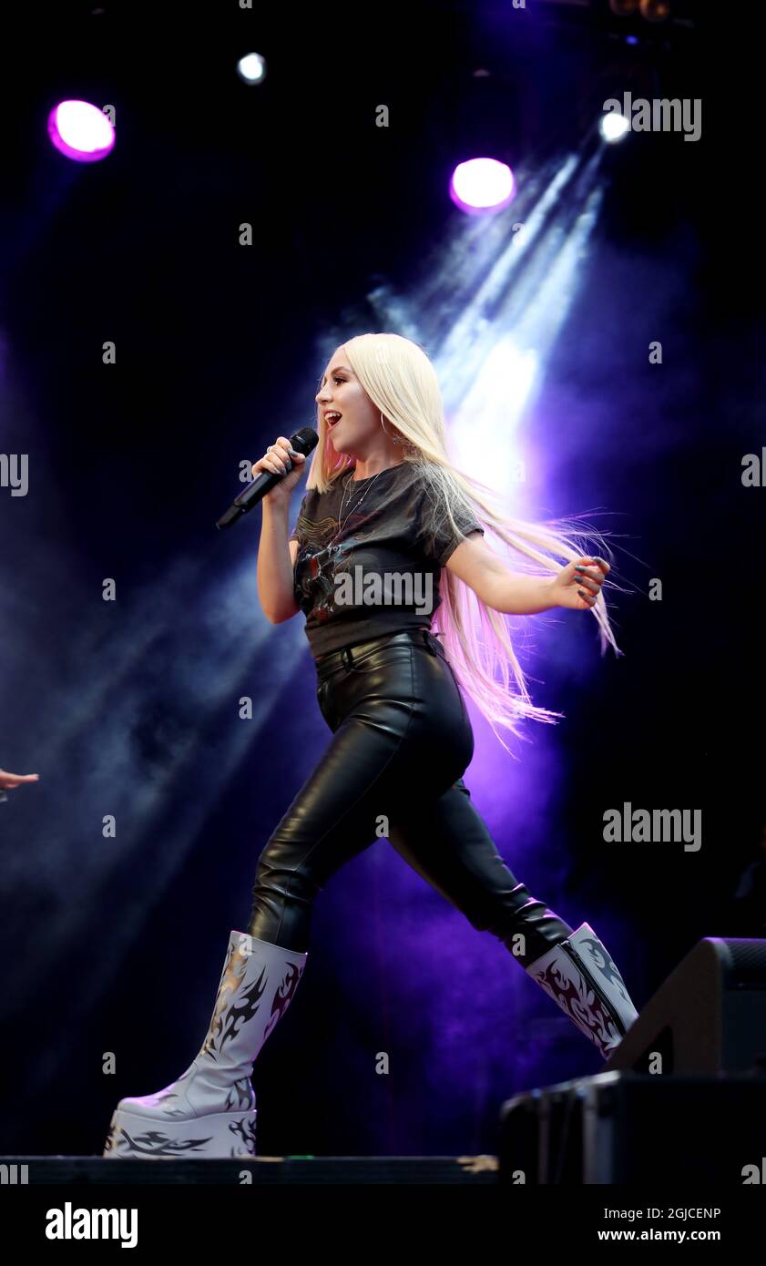 Concert ava max Banque de photographies et d’images à haute résolution ...