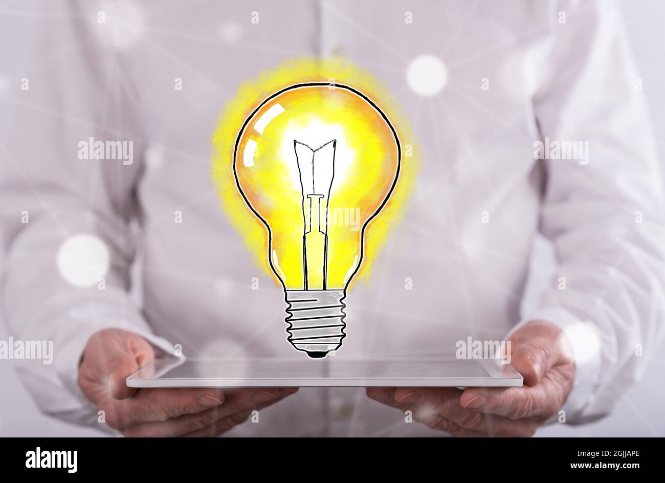 Concept d'idée innovant au-dessus d'une tablette tenue par un homme en ...