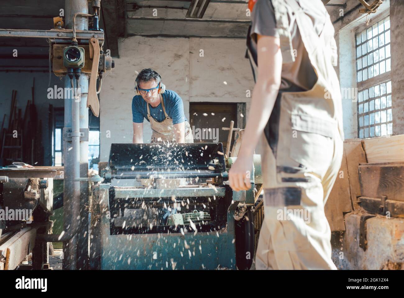 Machine à bois ancienne Banque de photographies et d’images à haute ...