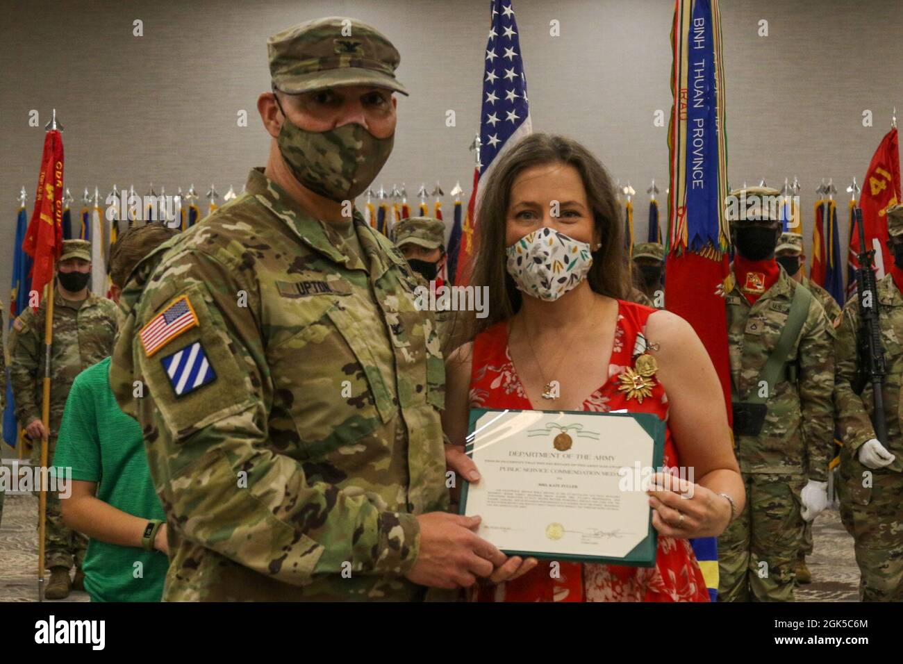 Mme Kate Fuller, épouse du lieutenant-colonel Jeffery R. Fuller ...