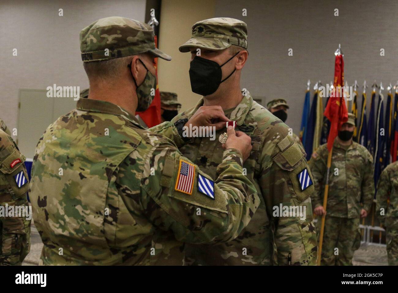 Le lieutenant-colonel Jeffery R. Fuller, commandant du 1er Bataillon ...