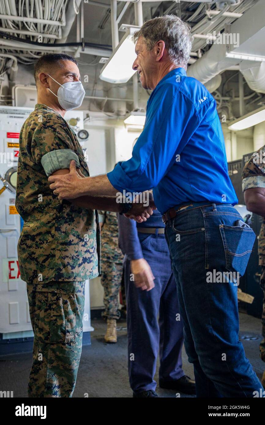 210810-M-LA764-1004 OCÉAN ATLANTIQUE (AOÛT 10, 2021) le colonel Paul C ...