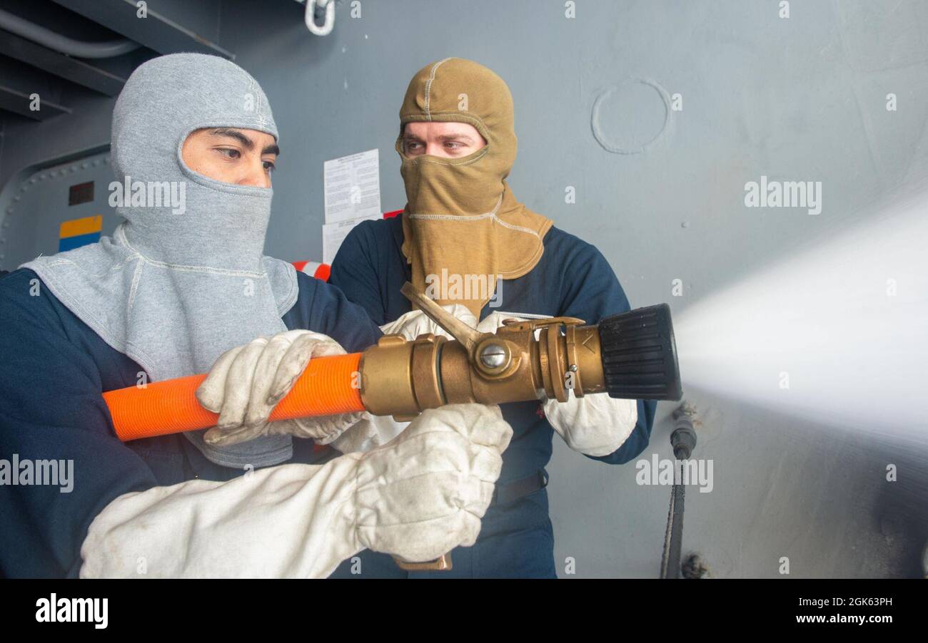 210812-N-IW069-1081 OCÉAN PACIFIQUE (le 12 août 2021) le chef principal ...