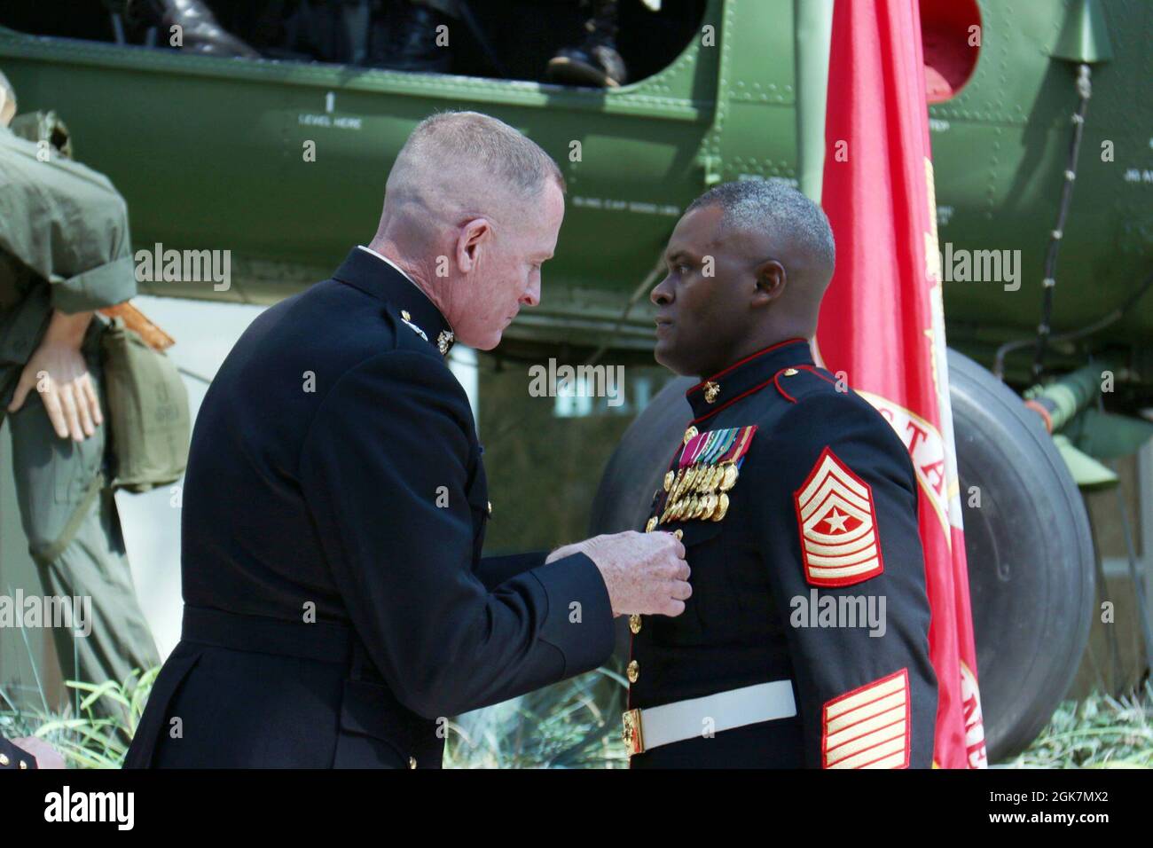 Le Lieutenant général Edward D. Banta, commandant adjoint des ...