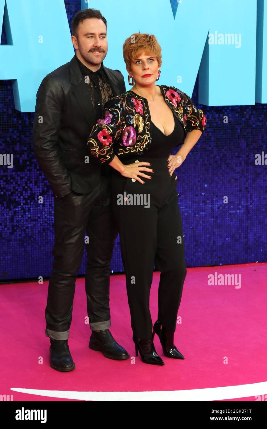 Charity shop sue Banque de photographies et d’images à haute résolution - Alamy