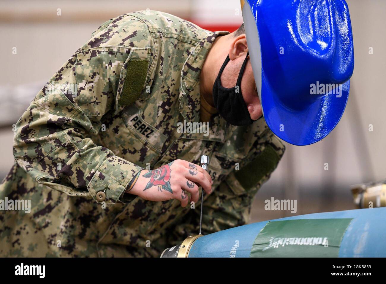 210302-N-EJ241-1023 MISAWA (Japon) (3 mars 2021) – Aviation Ordnanceman ...