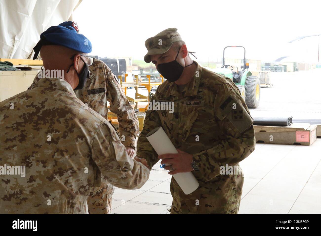 Le lieutenant-colonel Jason Woodward de l'armée américaine, commandant ...