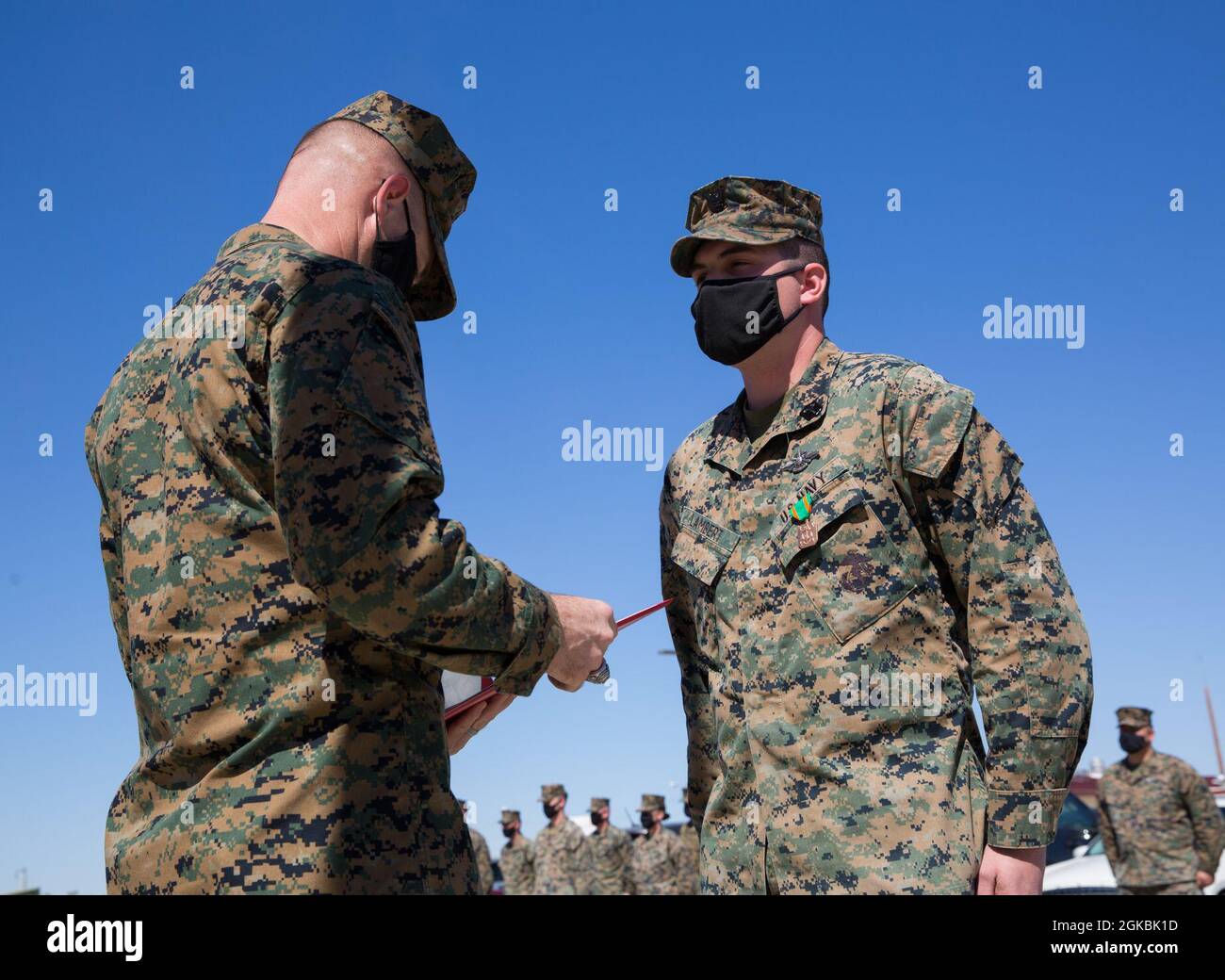 Le lieutenant-colonel Nicholas Lozar du corps des Marines des États ...