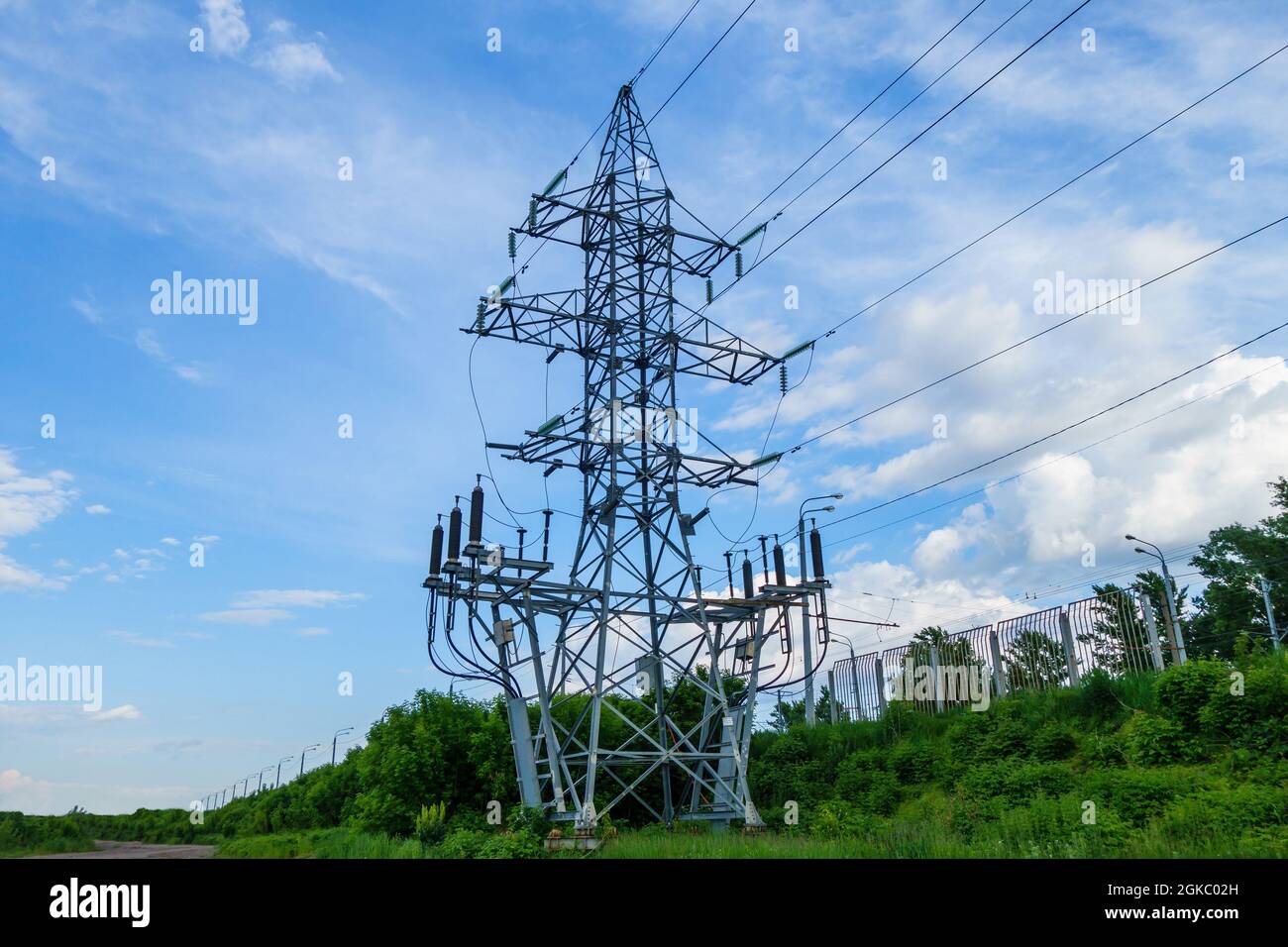 Ligne de transmission à haute tension Banque de photographies et d’images à haute résolution - Alamy