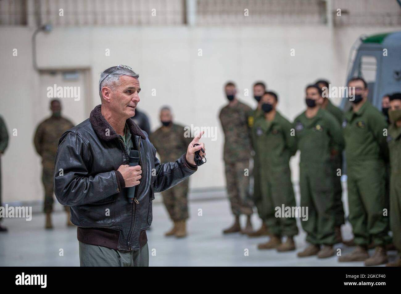 Le général de division de la Marine américaine Christopher Mahoney ...