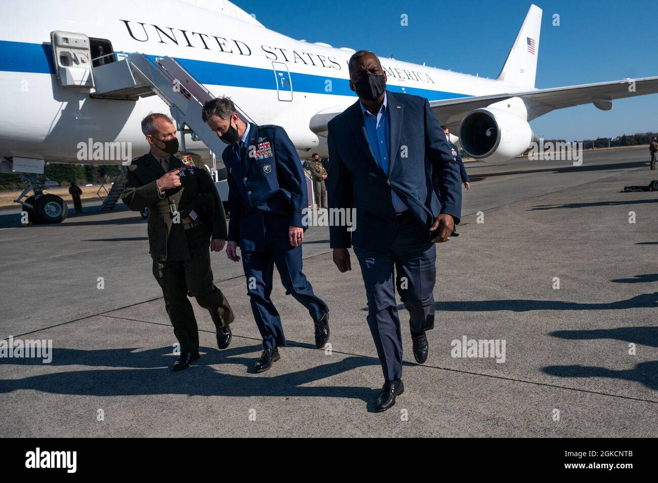 Le secrétaire à la Défense, Lloyd J. Austin III, accompagne le ...
