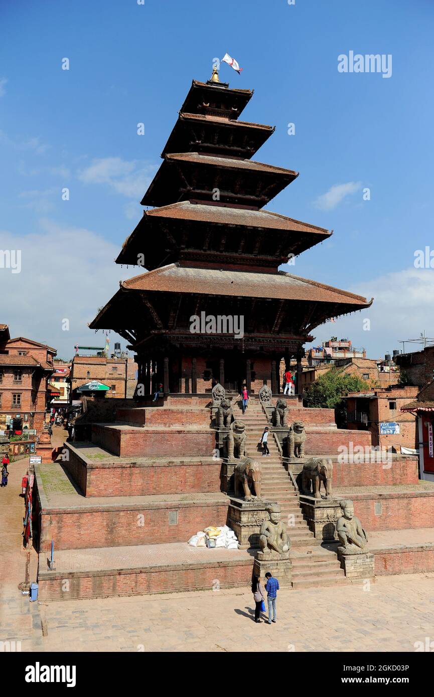 Nyatapola temple Banque de photographies et d’images à haute résolution ...
