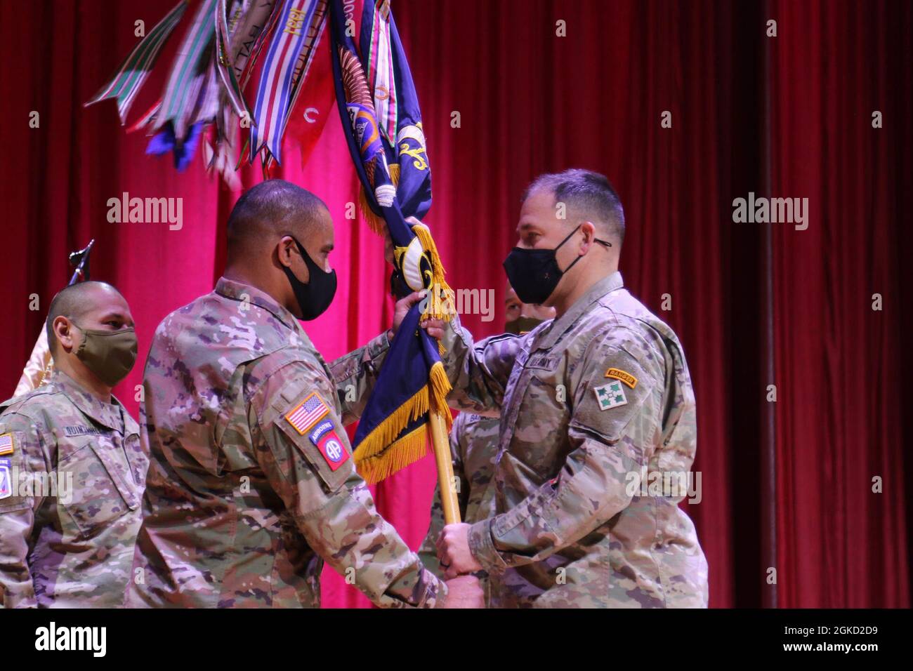 Le colonel Scott Knight (à droite), commandant de la 2e équipe de ...