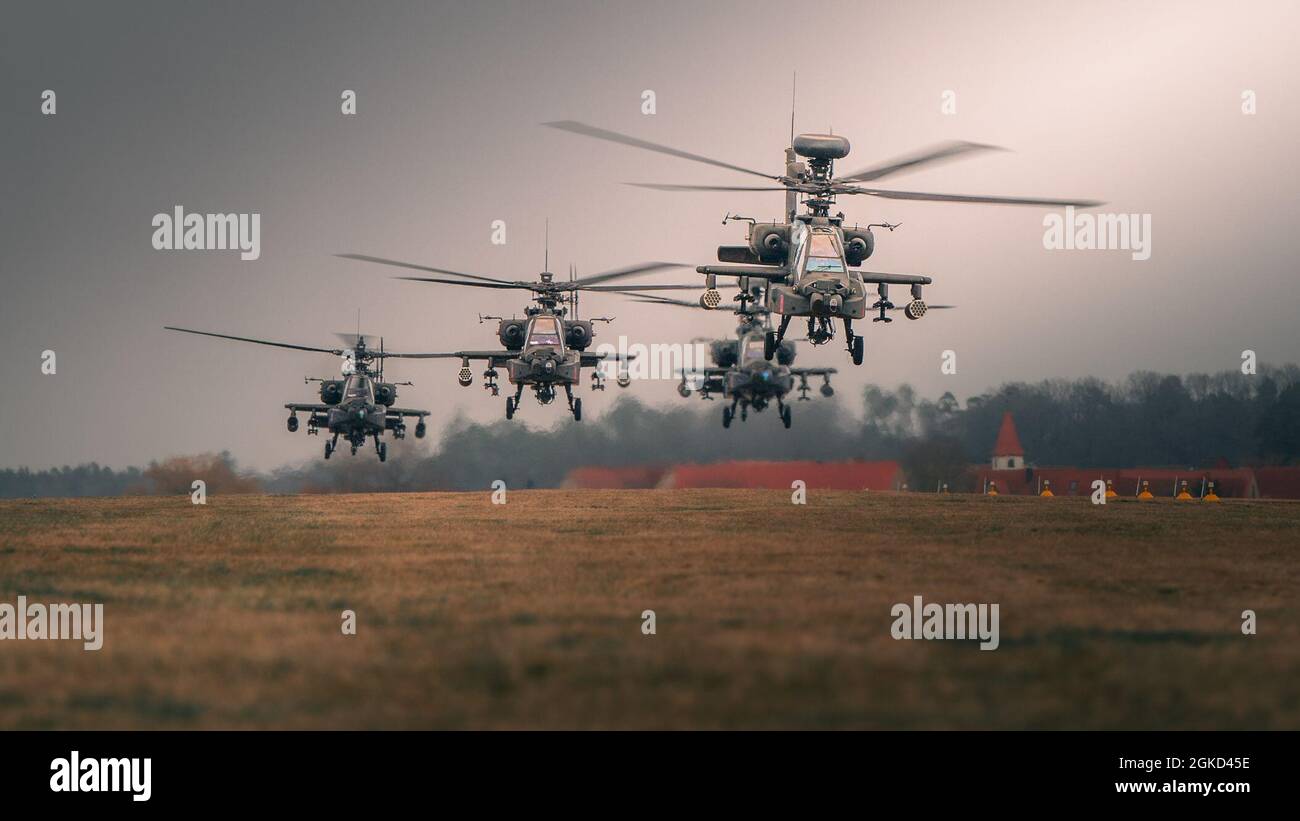 AH-64 Apache attaque des hélicoptères de la 12e Brigade de l'aviation ...