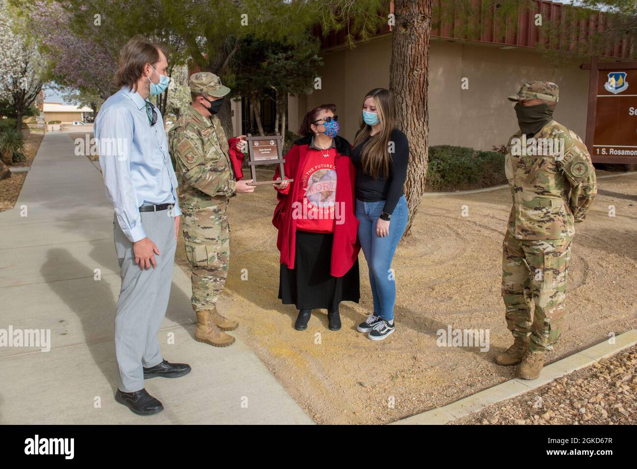 Le lieutenant-colonel James Lisher, 412e juge-avocat de l'escadre d ...
