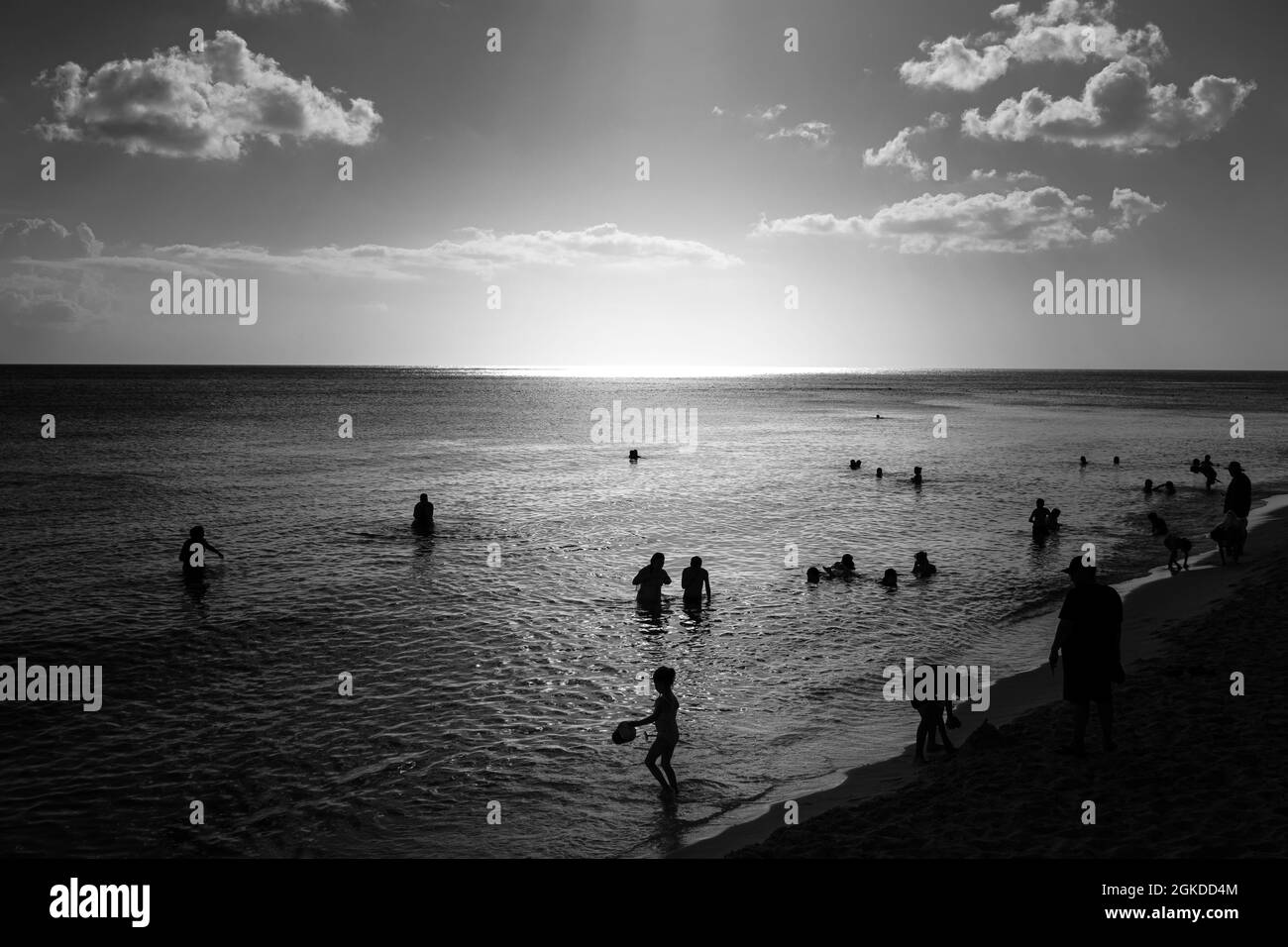 Enfants Noirs Jouant Dans La Mer Banque De Photographies Et Dimages à