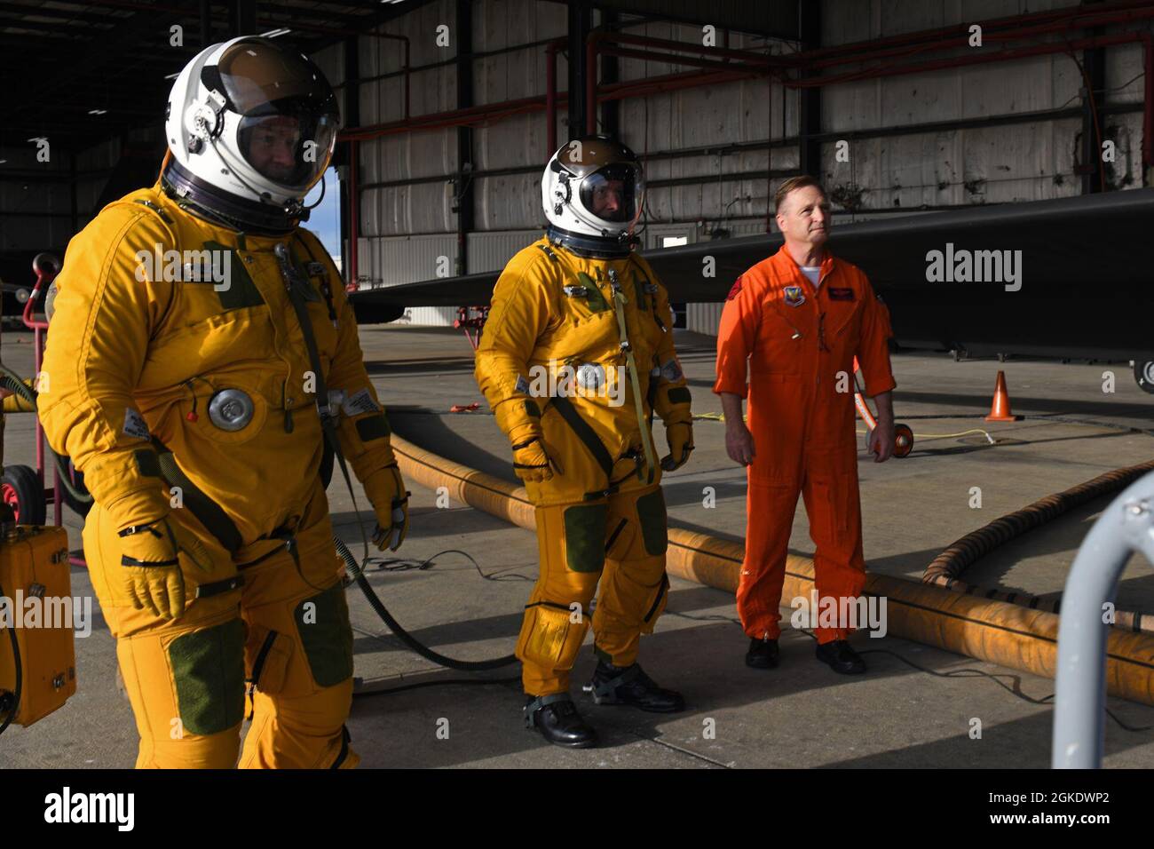 Le lieutenant-colonel Jon “Huggy” Huggins, à gauche, et le doyen à la ...