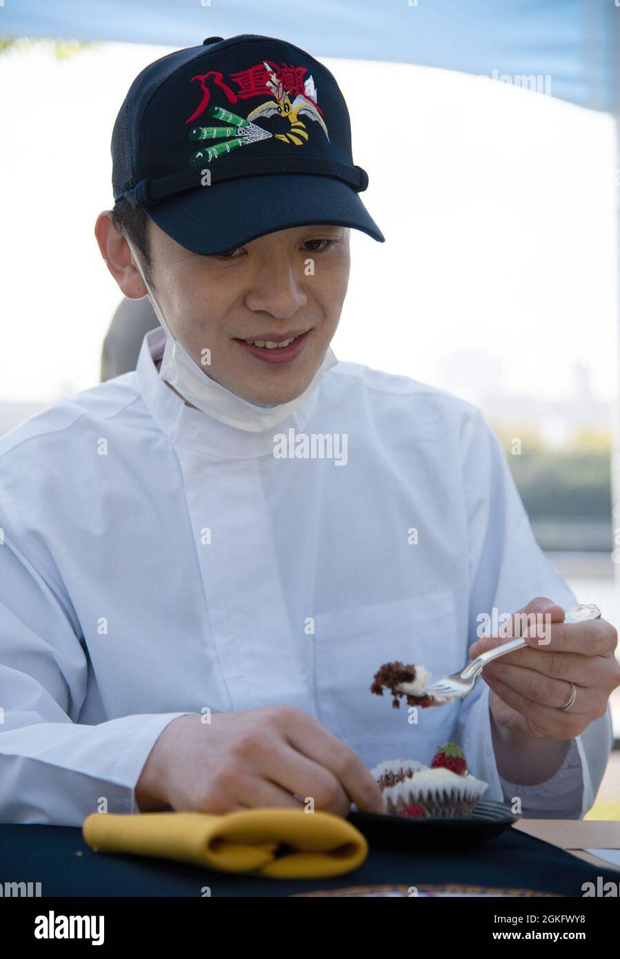 YOKOSUKA, Japon (12 avril 2021) — Spécialiste culinaire de la Force d ...