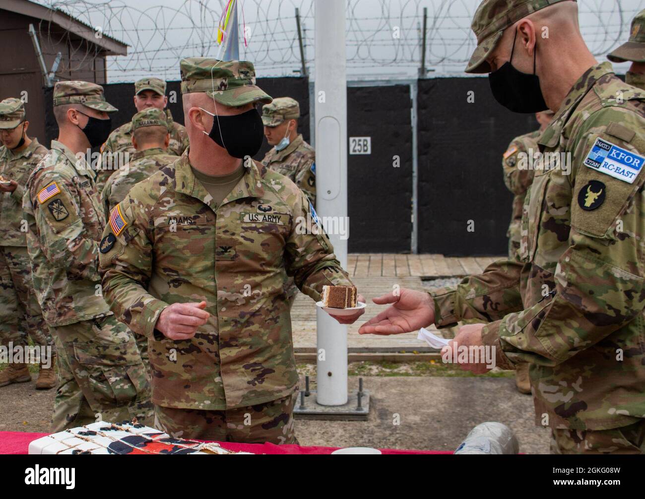 Le colonel Derek Adams, commandant de l'équipe de combat de la 2e ...