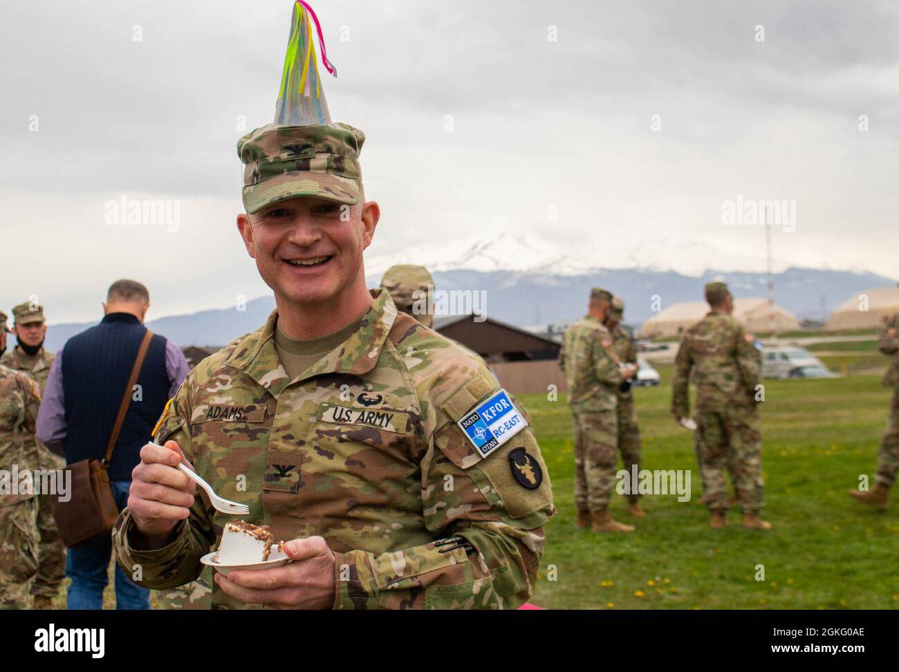 Le colonel Derek Adams, commandant de l'équipe de combat de la 2e ...
