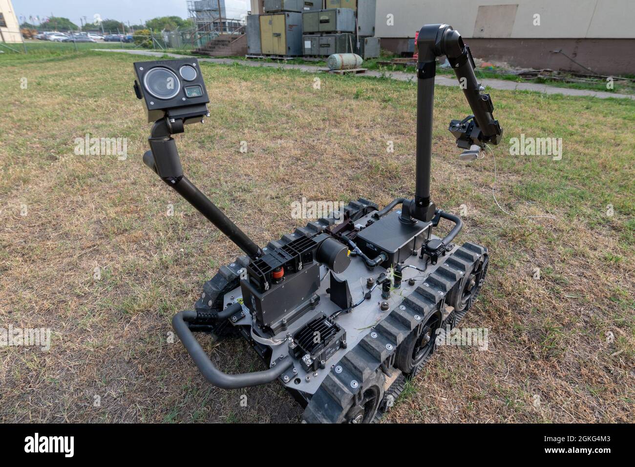 Le Man Transportable Robotic Systems, MTSR II, navigue dans un domaine ...