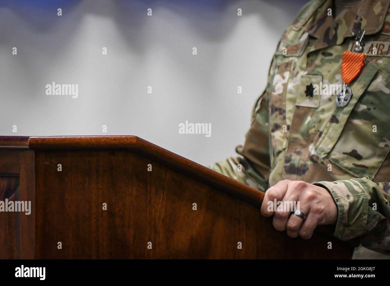 Le lieutenant-colonel Jonathon Murray, commandant du 374e Escadron des ...