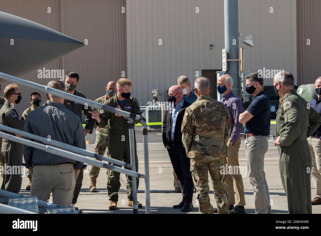 Le lieutenant-colonel Justin Elliot de la U.S. Air Force, commandant du ...