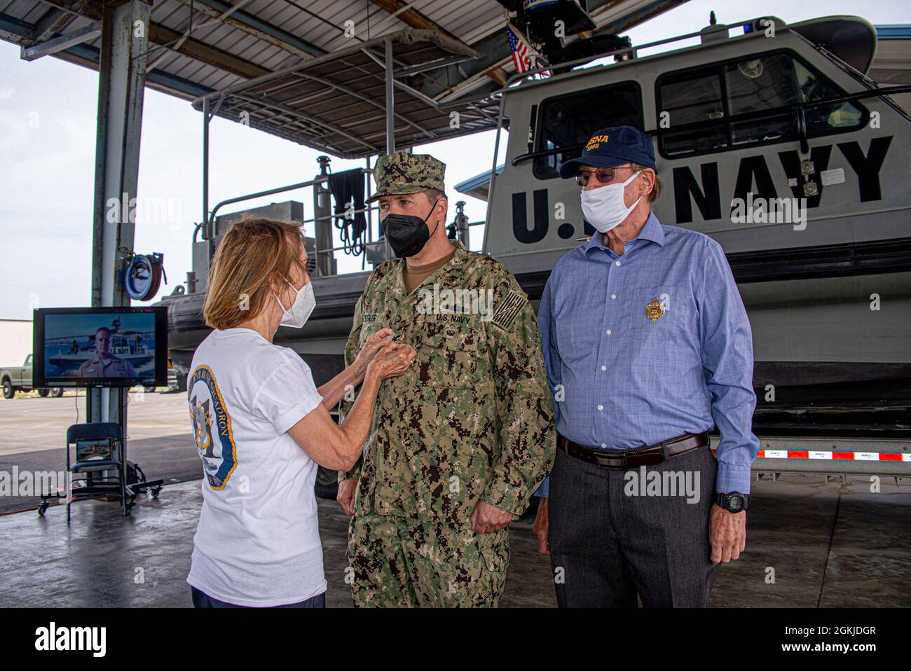 210501-N-NT795-814 SEAL BEACH, Californie (1er mai 2021) le capitaine ...