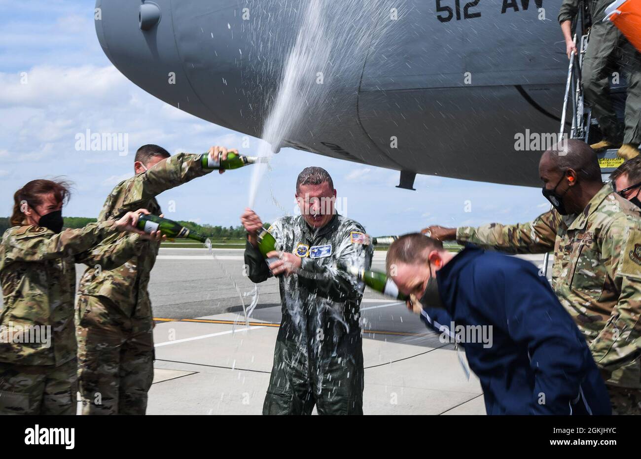 Le colonel Matthew Jones, 436e commandant de l'escadre du transport ...