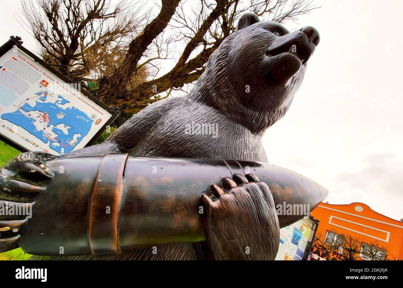 Wojtek l'ours, un ours brun syrien de plus de 500 livres qui a été ...
