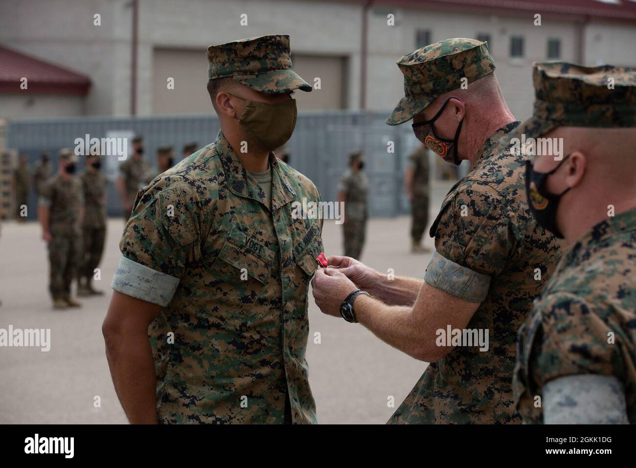 U.S. Marine corps Gunnery Sgt. Christopher Vogt, avec le 1er Bataillon ...