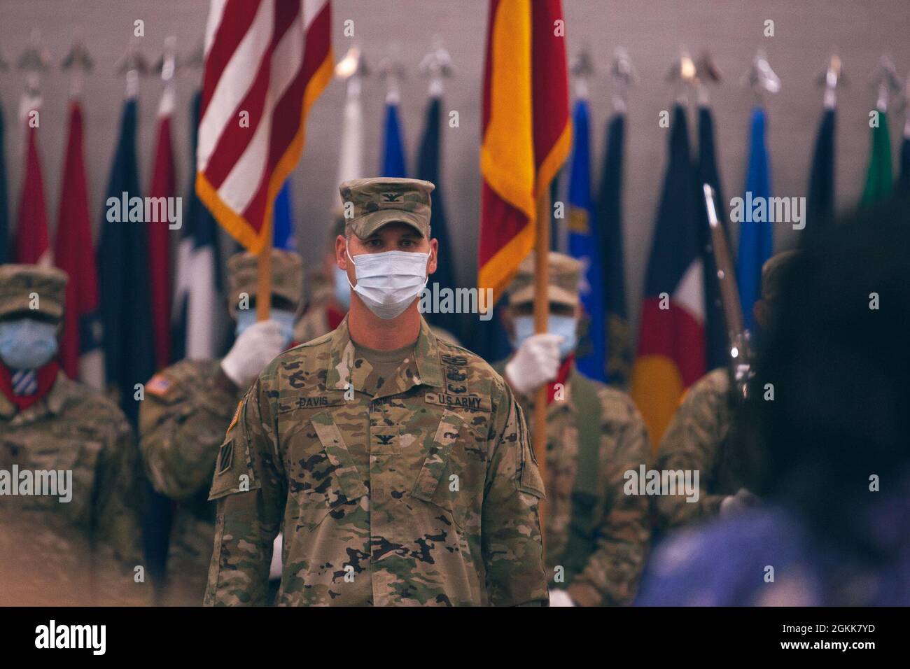 Le colonel William (Lee) Davis, commandant de brigade entrant, se tient ...