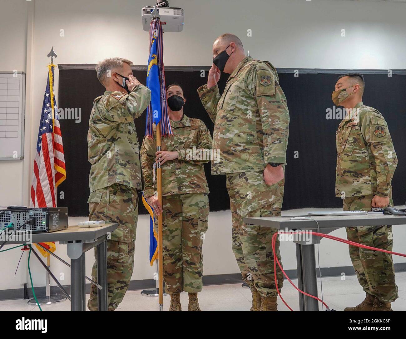 Bang. Le général Daniel Tulley, 379e commandant de l'escadre ...