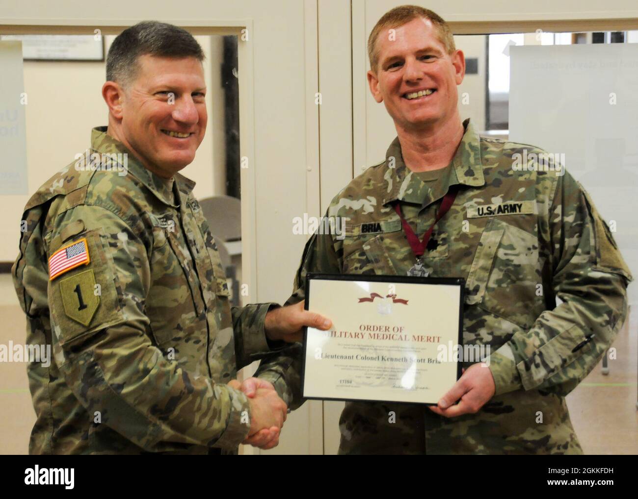 Le lieutenant-colonel Ken Brie, officier responsable du Programme d ...