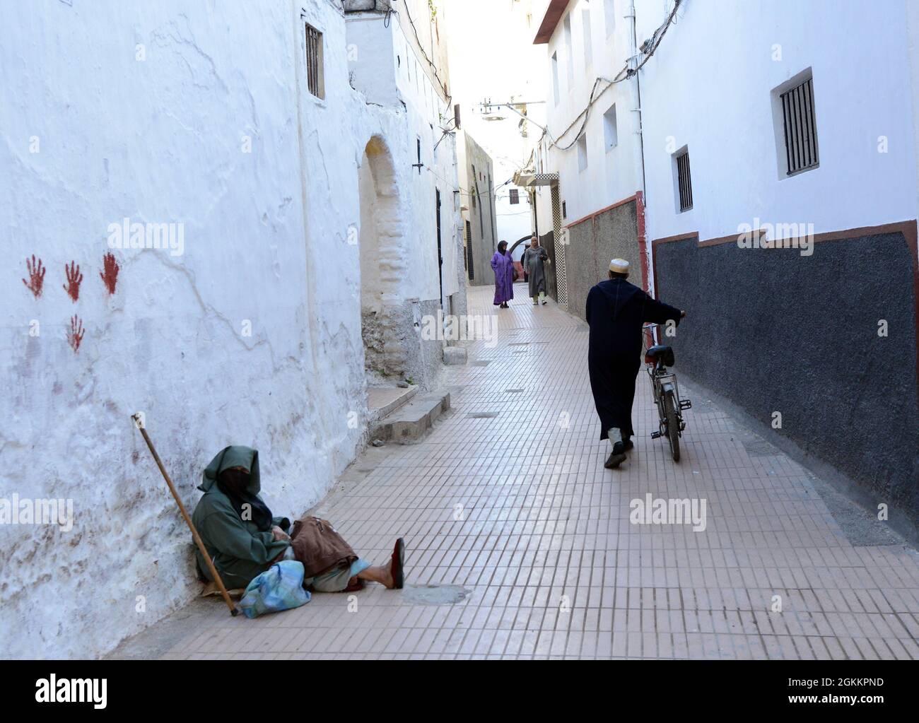 Femme voilée au maroc Banque de photographies et d’images à haute ...