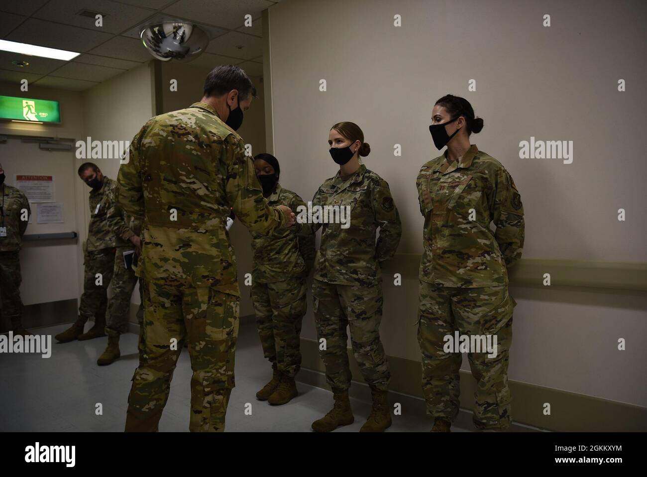 Le lieutenant-général de la U.S. Air Force Kevin Schneider, 5e ...
