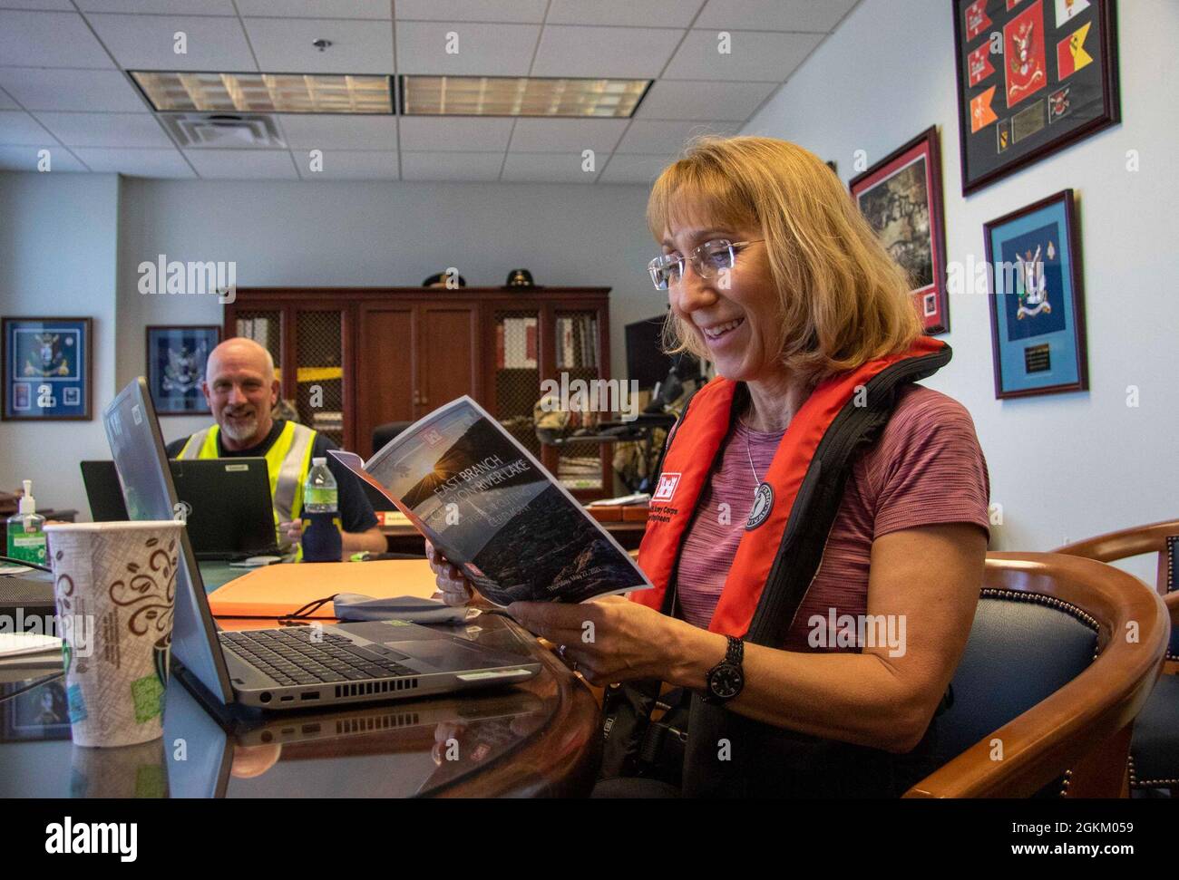 Elaine Lisk, chef d'état-major, et Steve Davidson, agent d'intégration ...