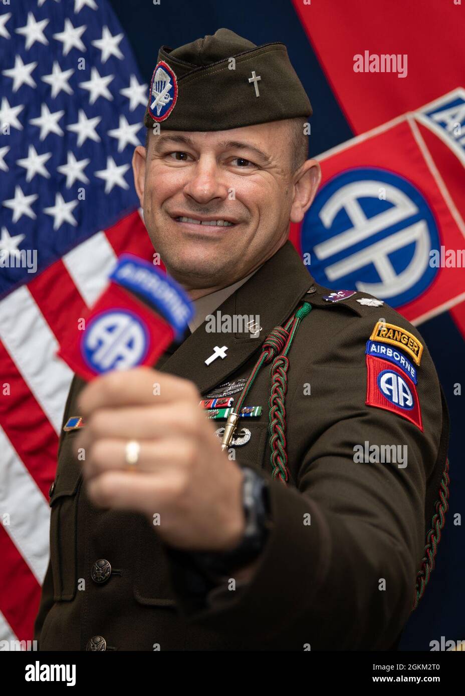 Le lieutenant-colonel Brian Koyn (aumônier), du quartier général et du ...