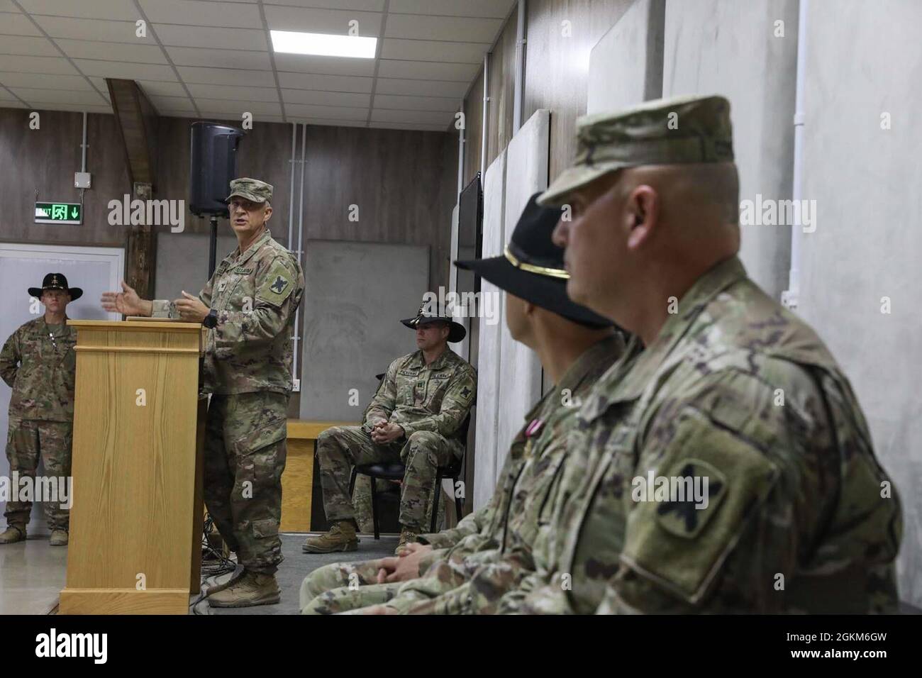 Le colonel Scott Desormeaux, commandant de brigade de la 256e équipe de ...