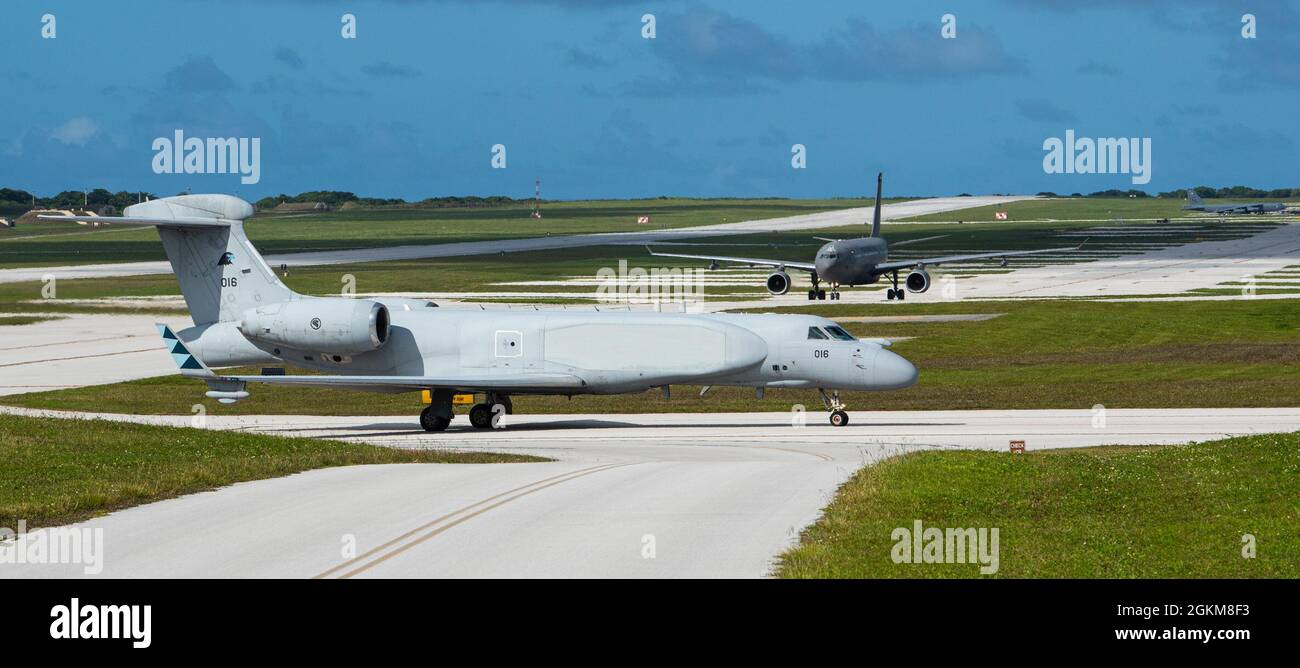 A Republic of Singapore Air Force G550 Airborne Early Warning taxis de ...
