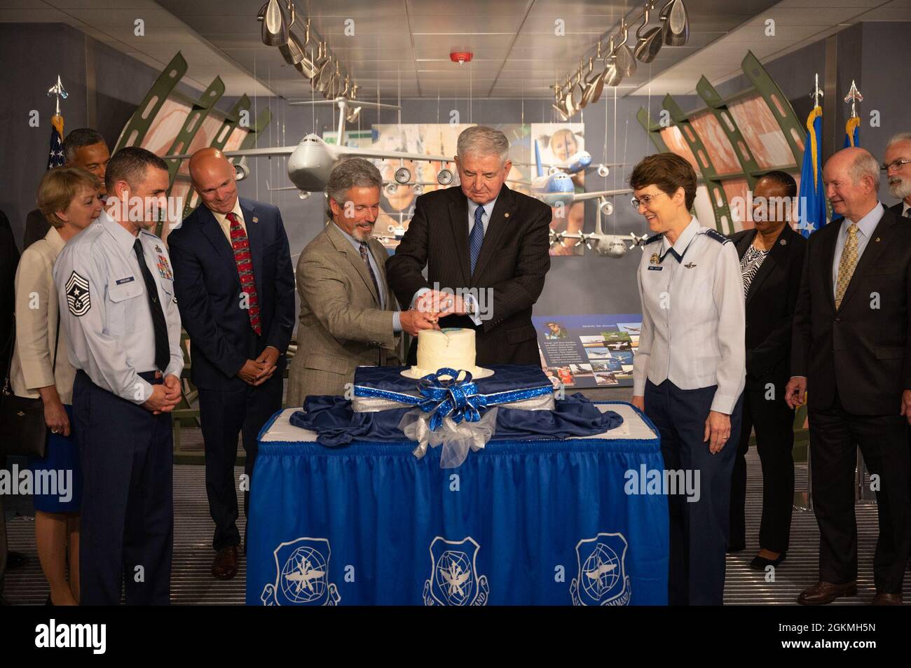 Le général à la retraite Ronald Fogleman, ancien commandant du ...